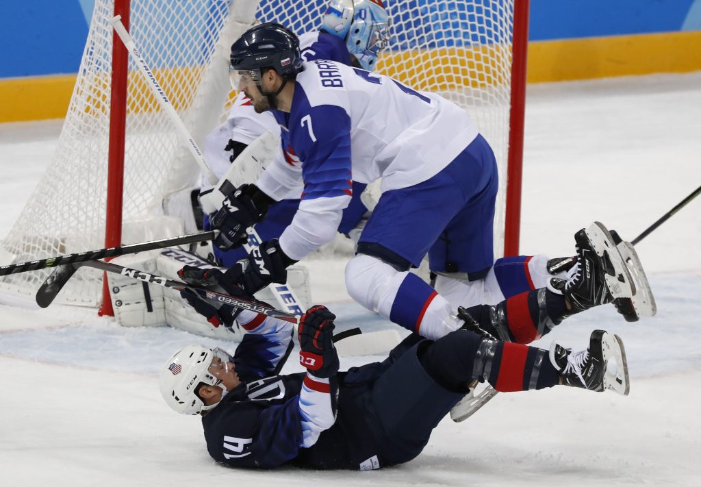 5 Common Ice Hockey Injuries - PhysioRoom Blog