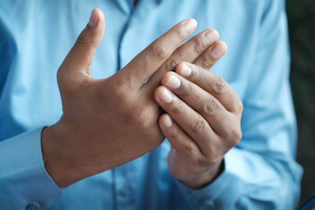 Recovering From Extensor Tendonitis | PhysioRoom Blog